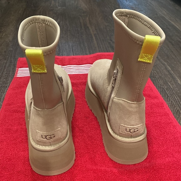 UGG | Shoes | Ugg Classic Dipper Platform Suede Boots Size 8 Color Sand ...